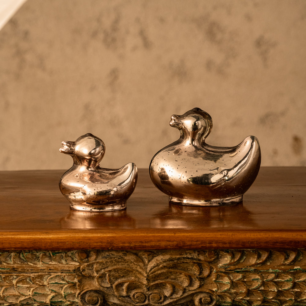 Daisy Duck Décor – Peacock Life by Shabnam Gupta